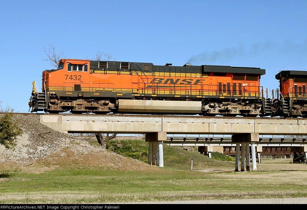 BNSF 7432